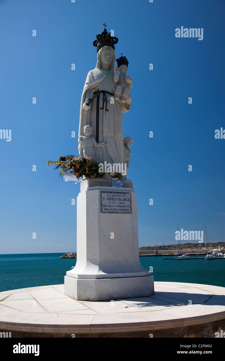 Sicily statue monument hi-res stock photography and images - Alamy