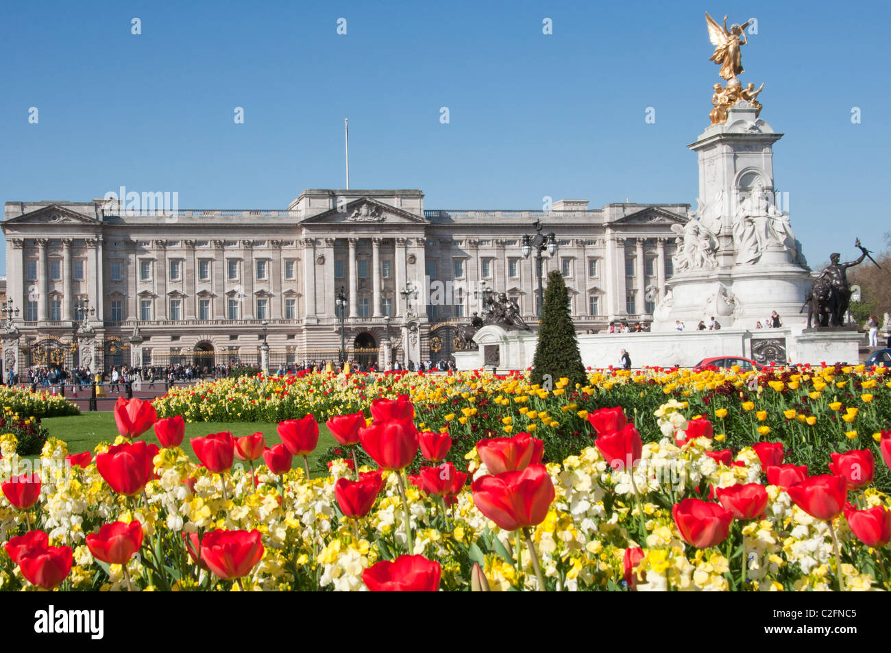 Buckingham palace in the Spring time. London. England Stock Photo - Alamy