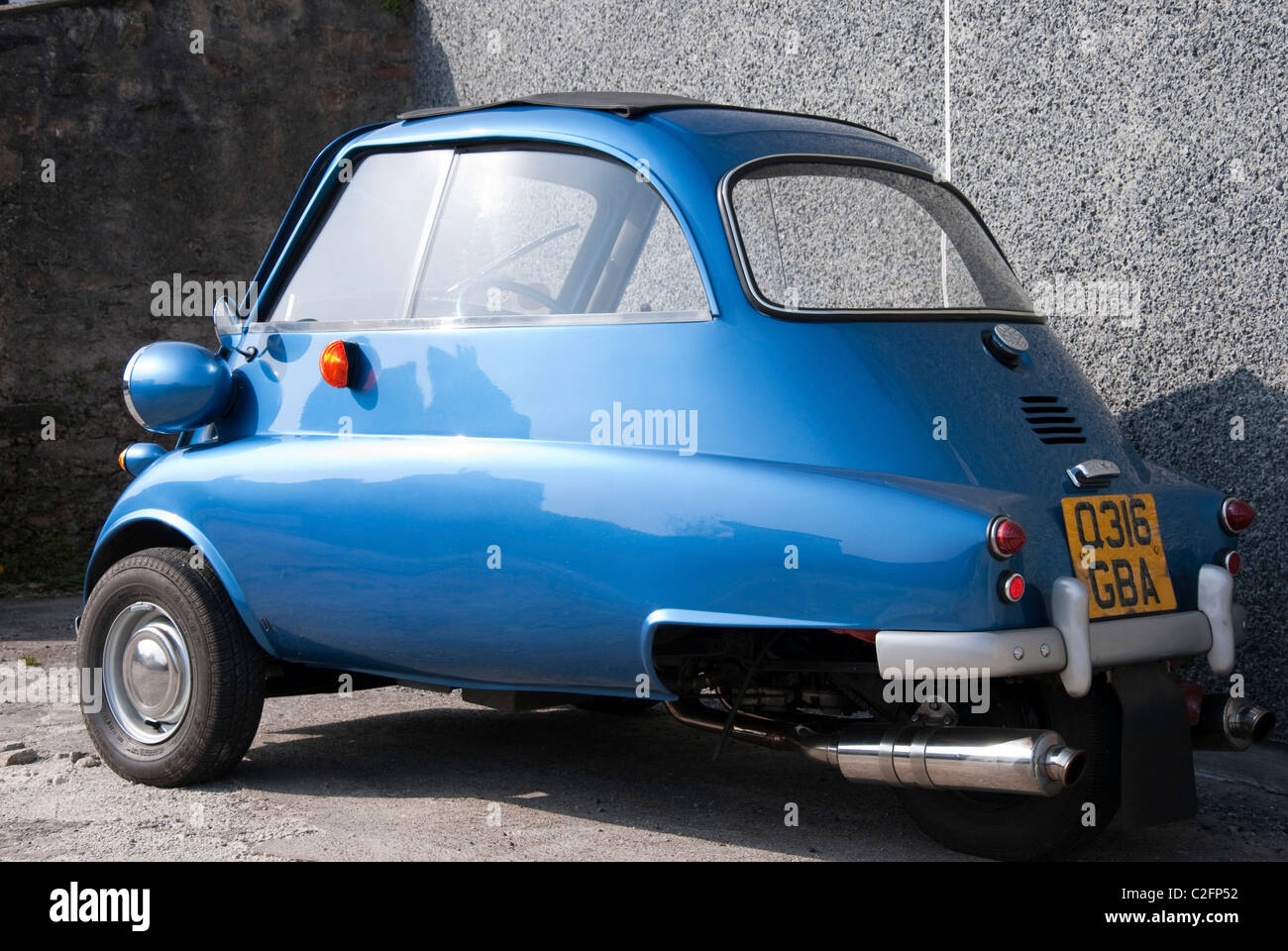 Metallic blue car hi-res stock photography and images - Alamy