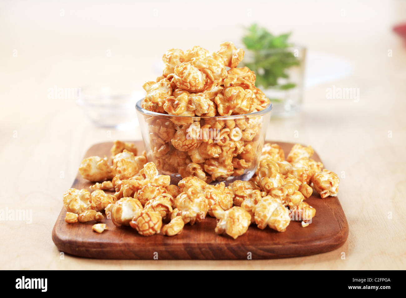 Glass bowl of popcorn coated with caramel Stock Photo - Alamy