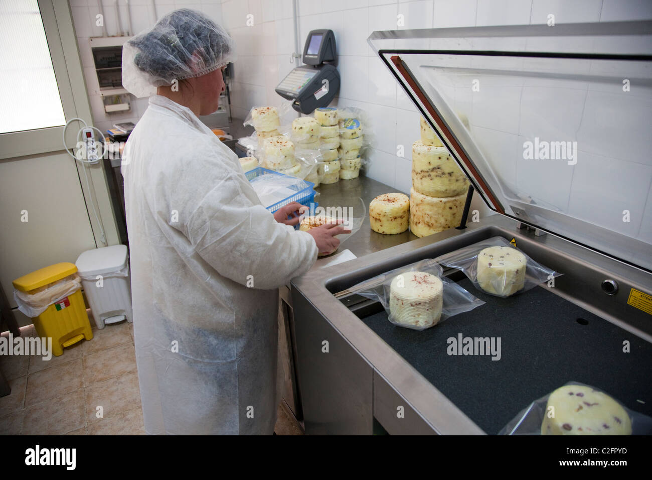 Italian woman hi-res stock photography and images - Alamy