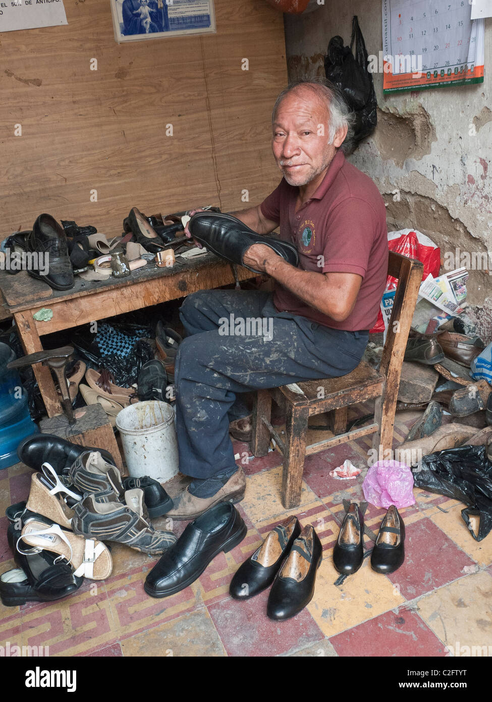 Colonial cobbler hi-res stock photography and images - Alamy