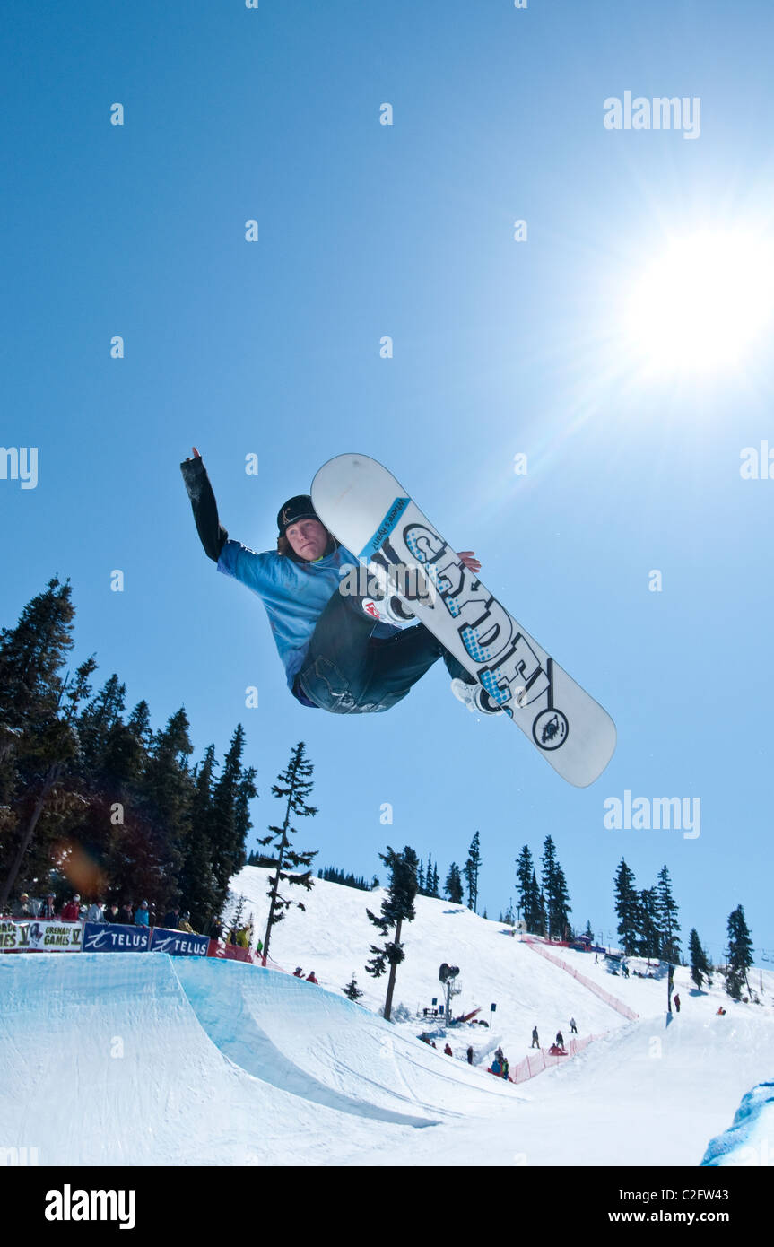 Snowboarder in half pipe competition hi-res stock photography and ...