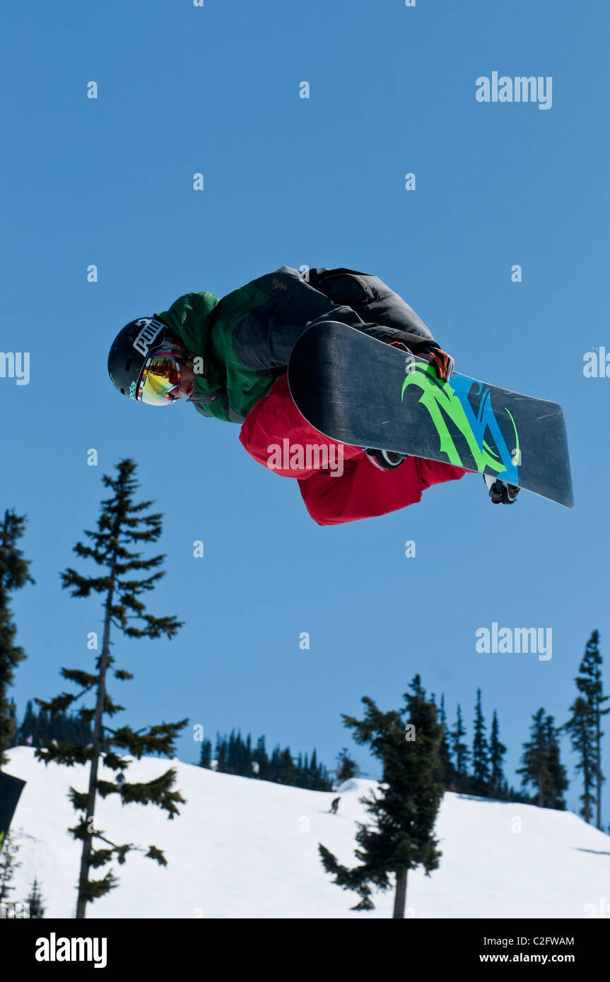 Snowboarder in half pipe competition hi-res stock photography and ...