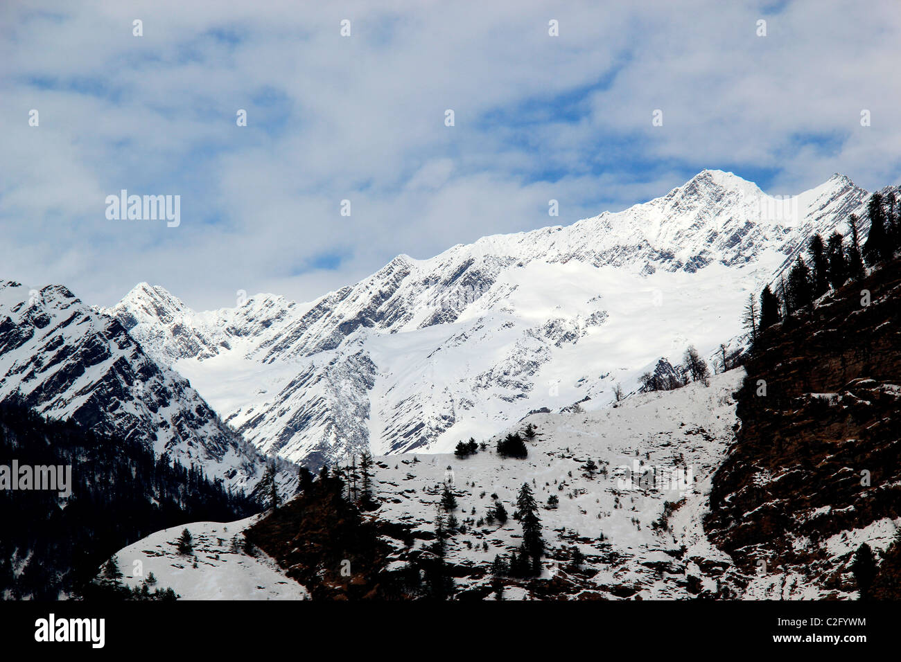 A view of Hills in Manali, Himachal Pradesh, India Stock Photo - Alamy