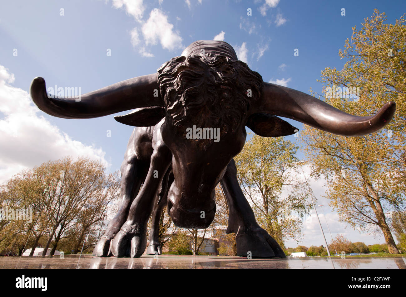 Oxford United Ox Statue Stock Photo - Alamy