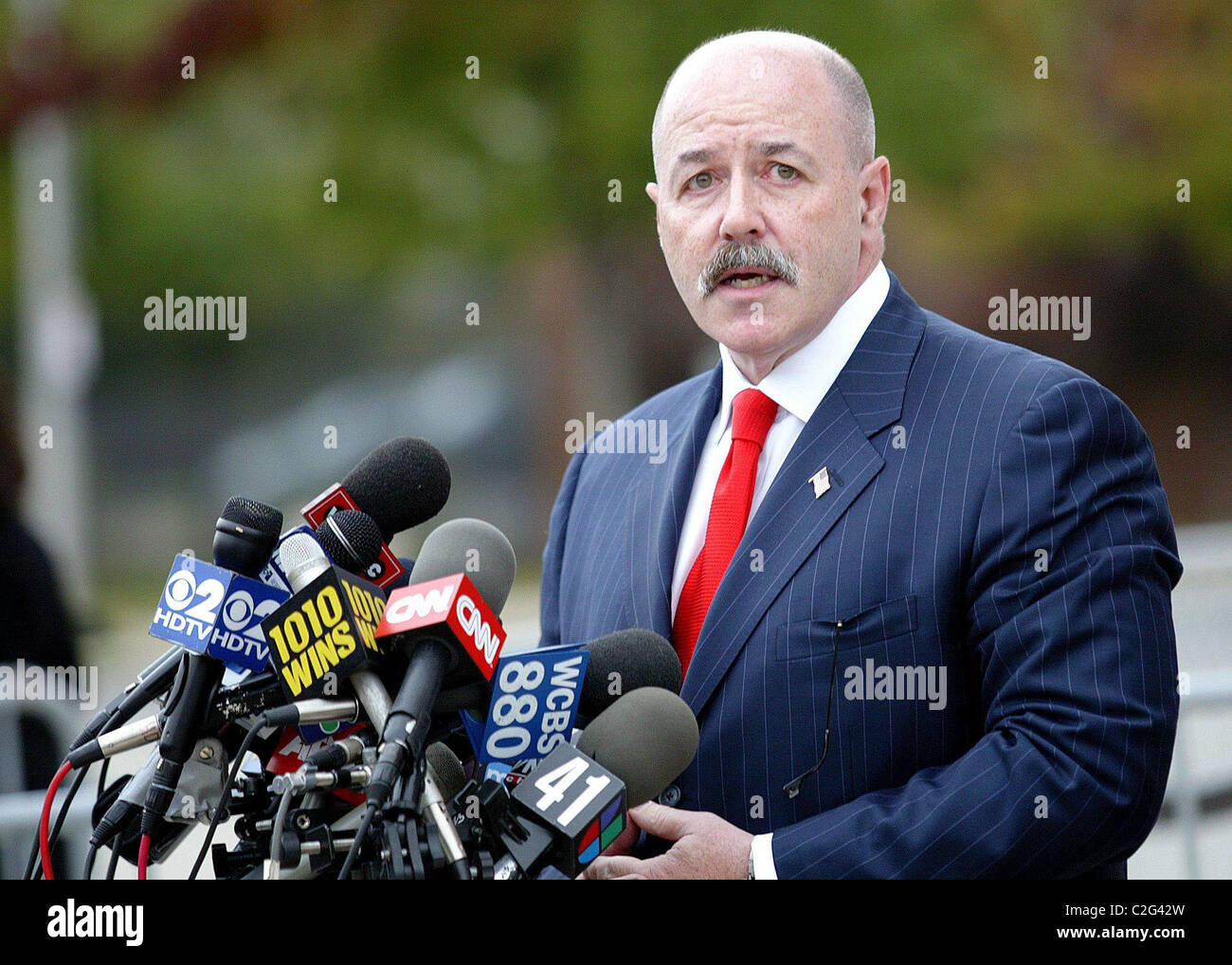Former New York City Police Commissioner Bernard Kerik and his lawyer ...