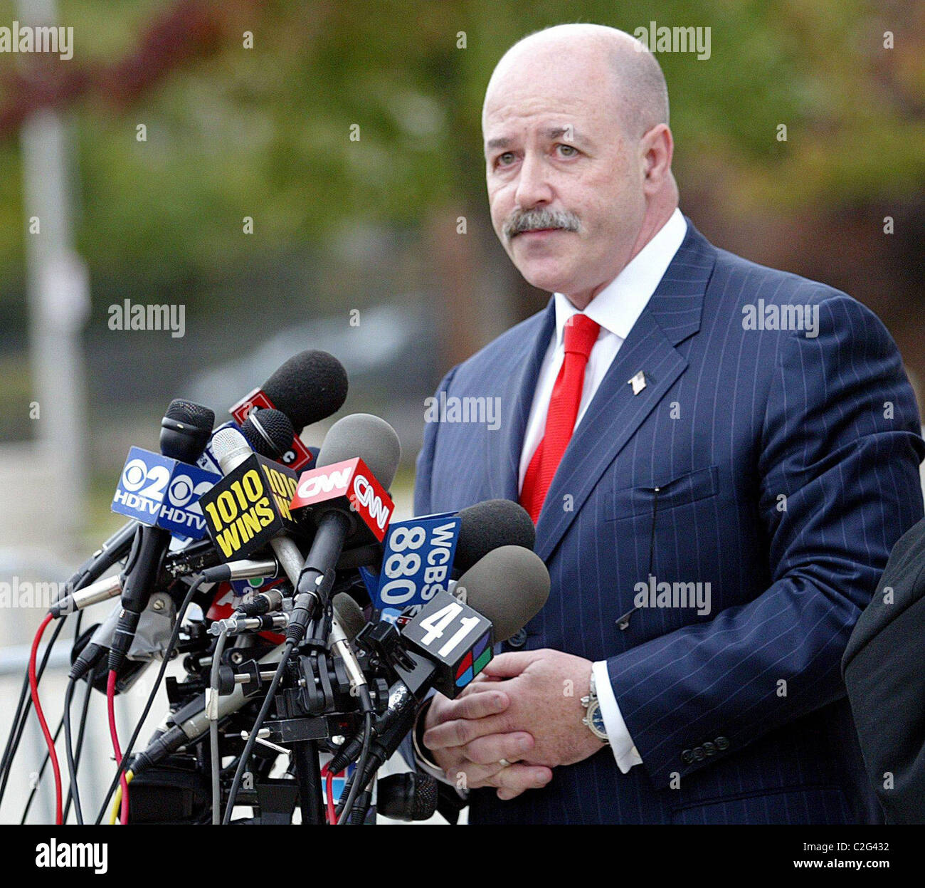 Former New York City Police Commissioner Bernard Kerik and his lawyer ...