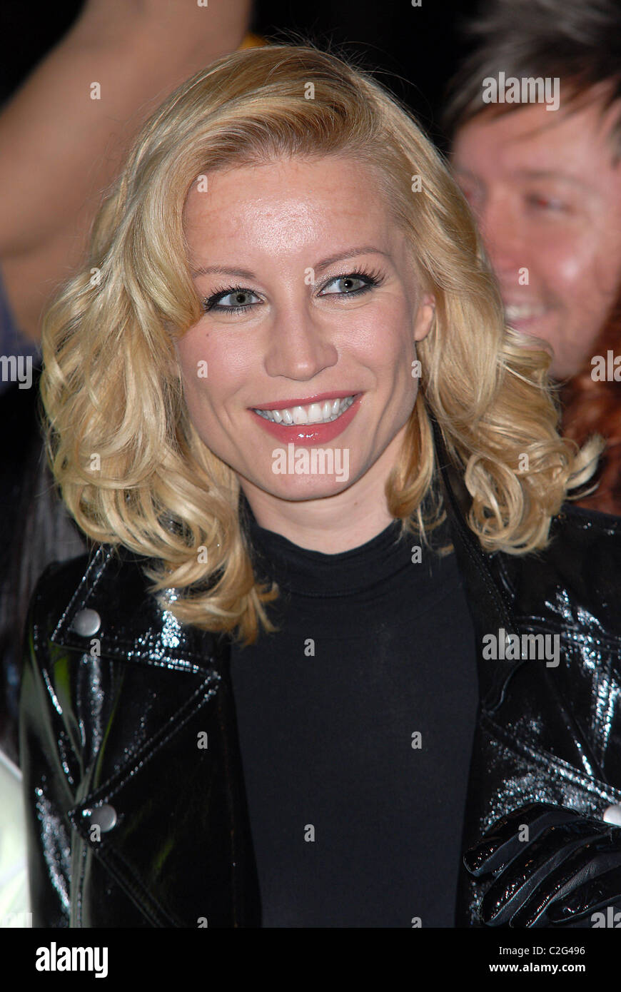 Denise Van Outen Denise Van Outen and the cast of Rent posing with ...