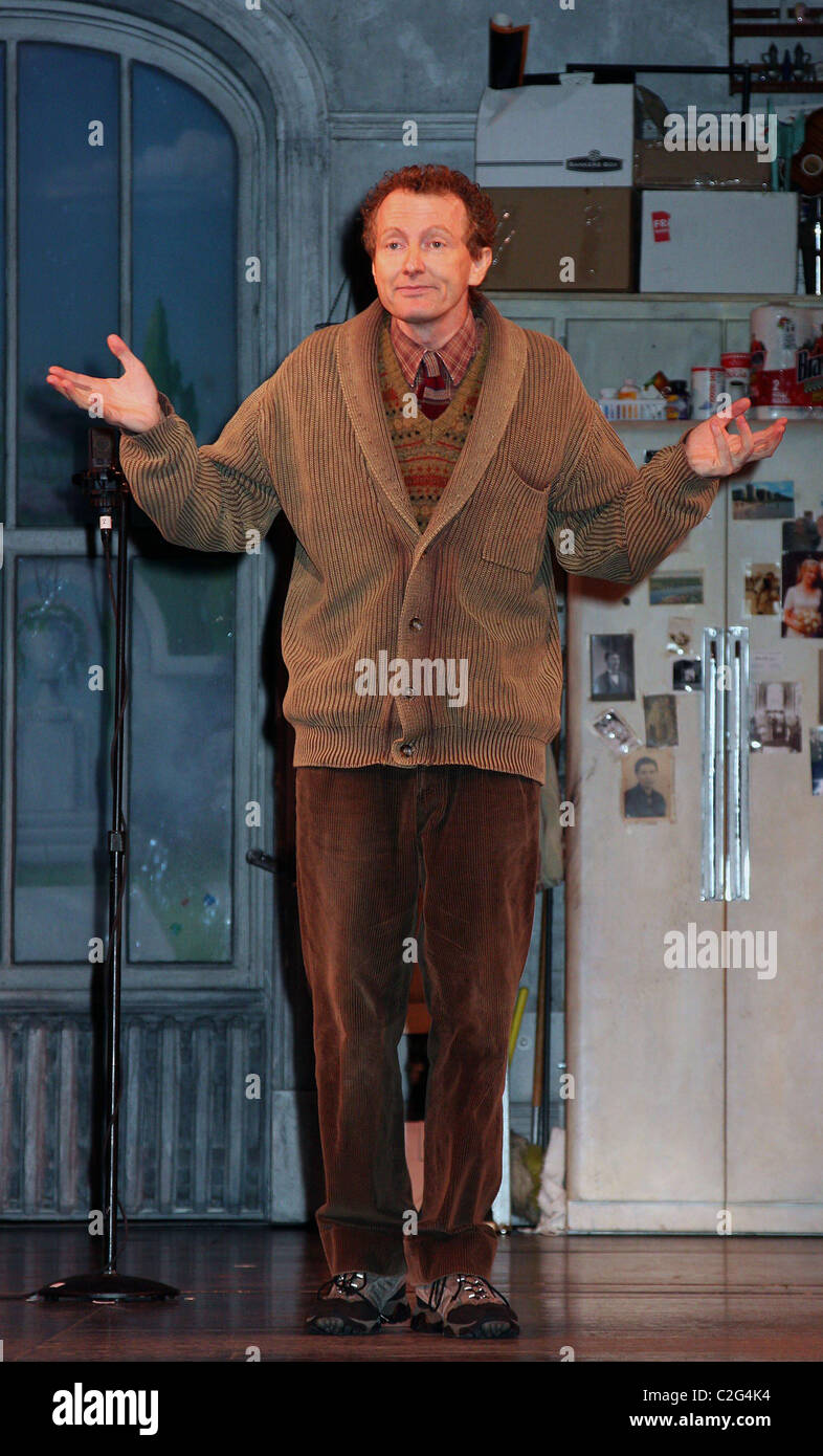 Stagehand hi-res stock photography and images - Alamy