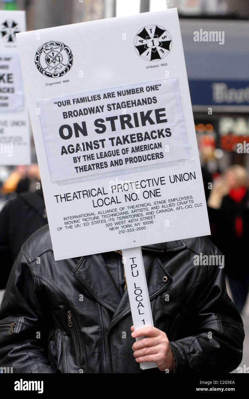 Stagehands hi-res stock photography and images - Alamy