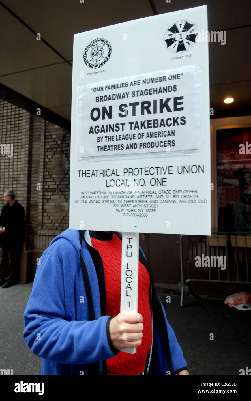 Stagehands usa theater hi-res stock photography and images - Alamy