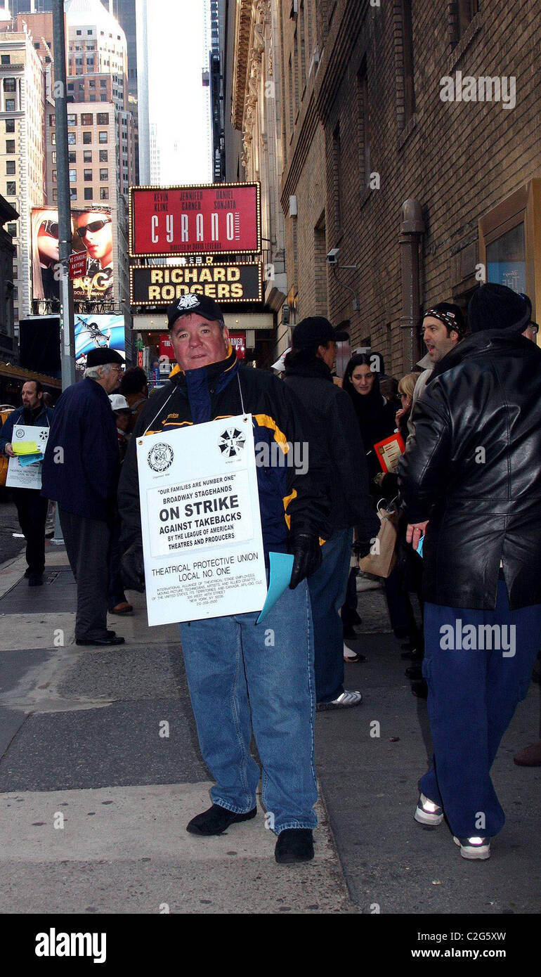 Stagehands usa theater hi-res stock photography and images - Alamy