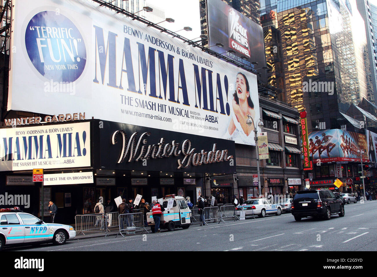 Stagehands usa theater hi-res stock photography and images - Alamy