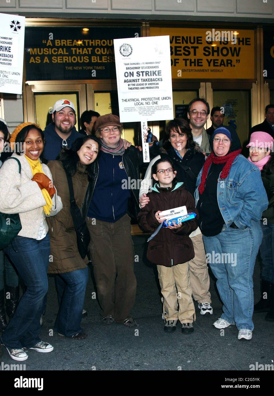 Stagehands usa theater hi-res stock photography and images - Alamy