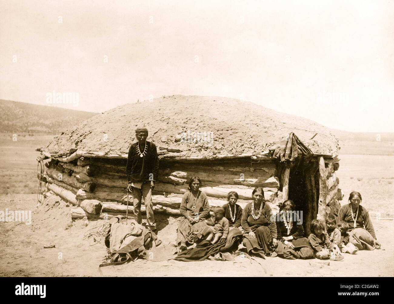 Dine Tsosi's hogan Stock Photo - Alamy