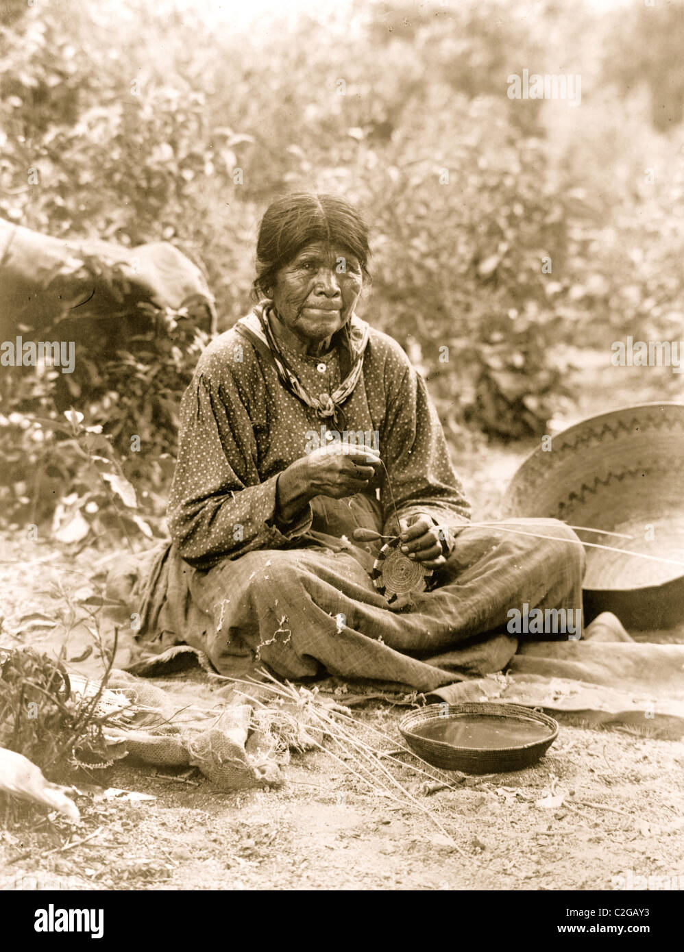 Paiute basket hi-res stock photography and images - Alamy