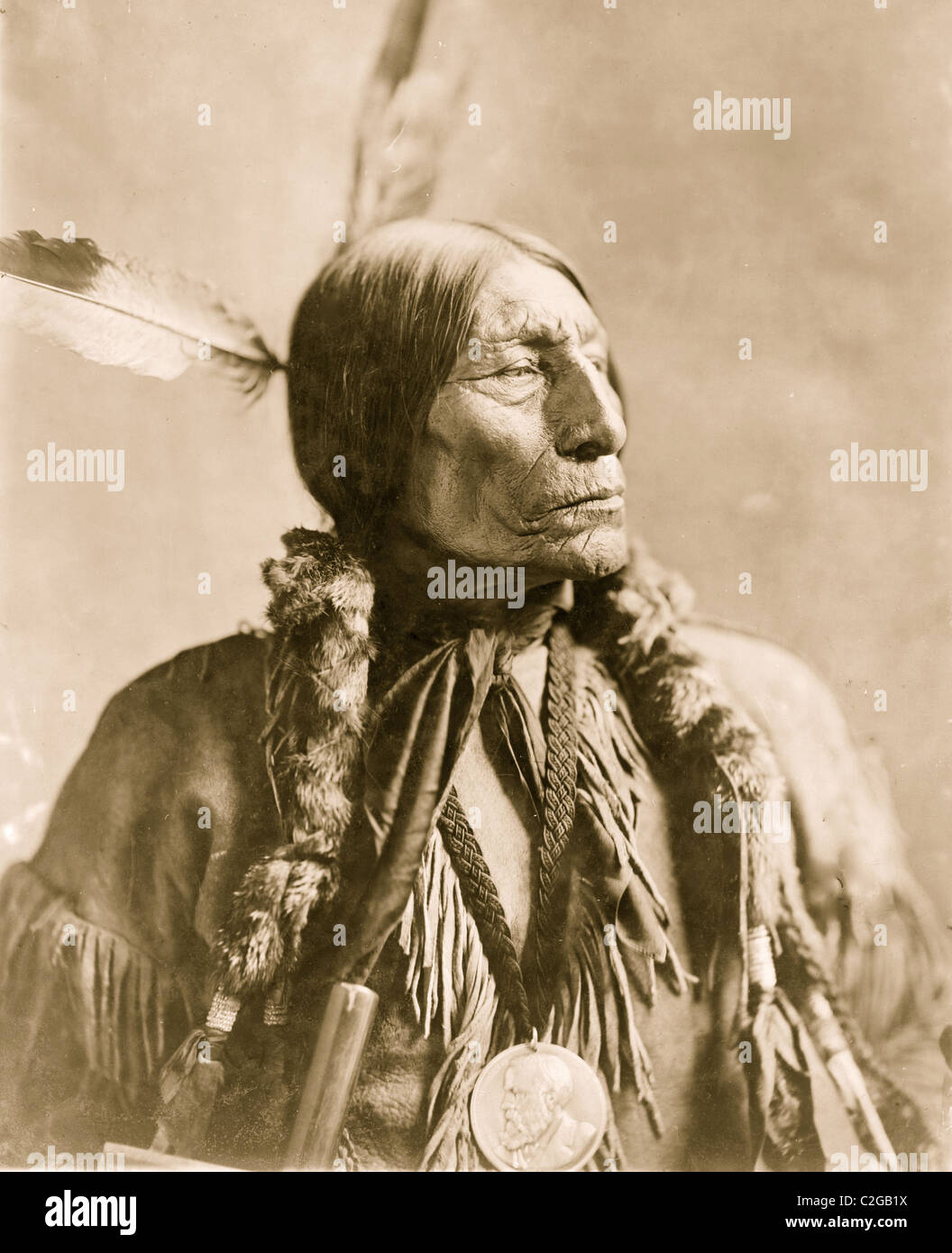 Native american robe hi-res stock photography and images - Alamy