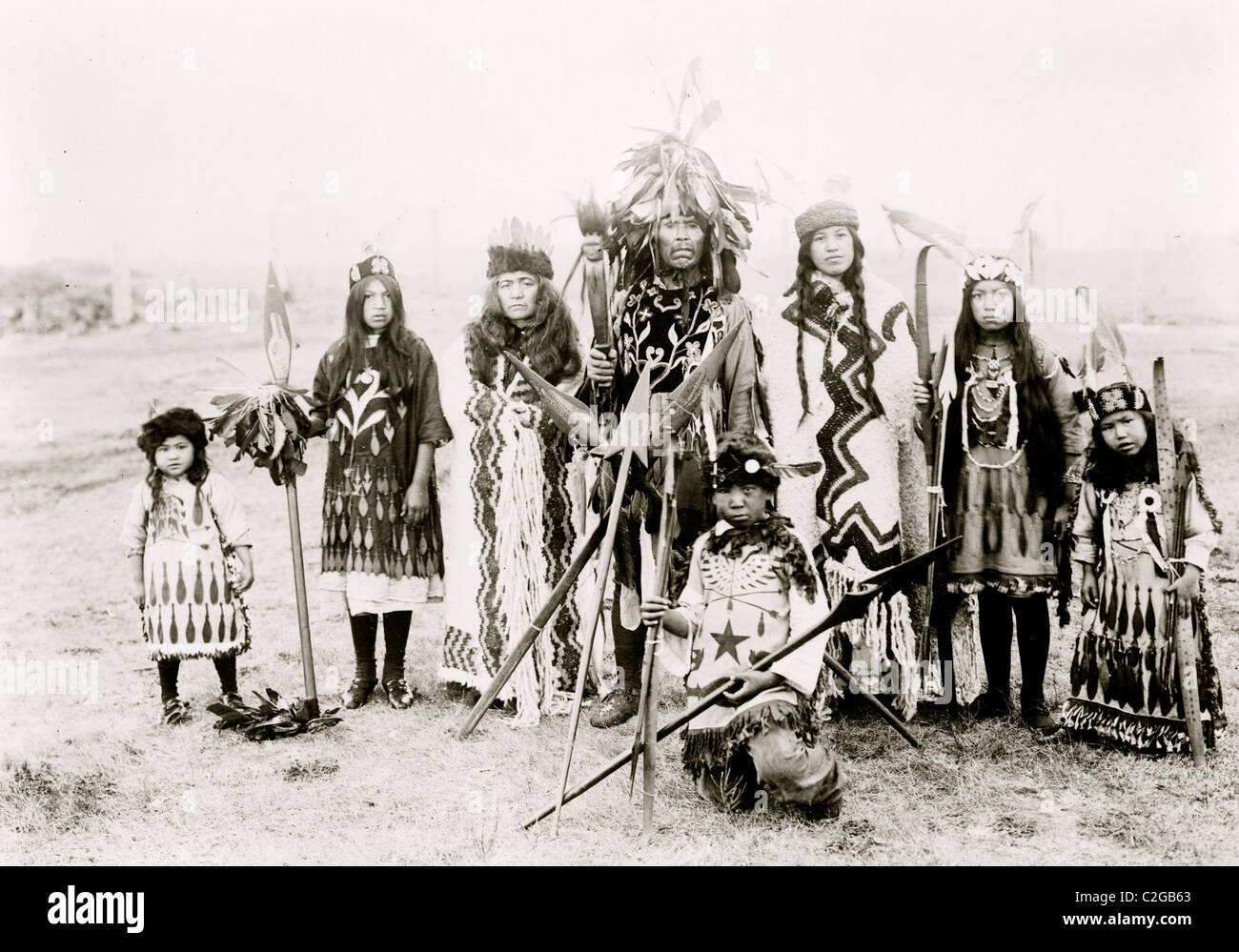 Native american indian tribe family hi-res stock photography and images ...