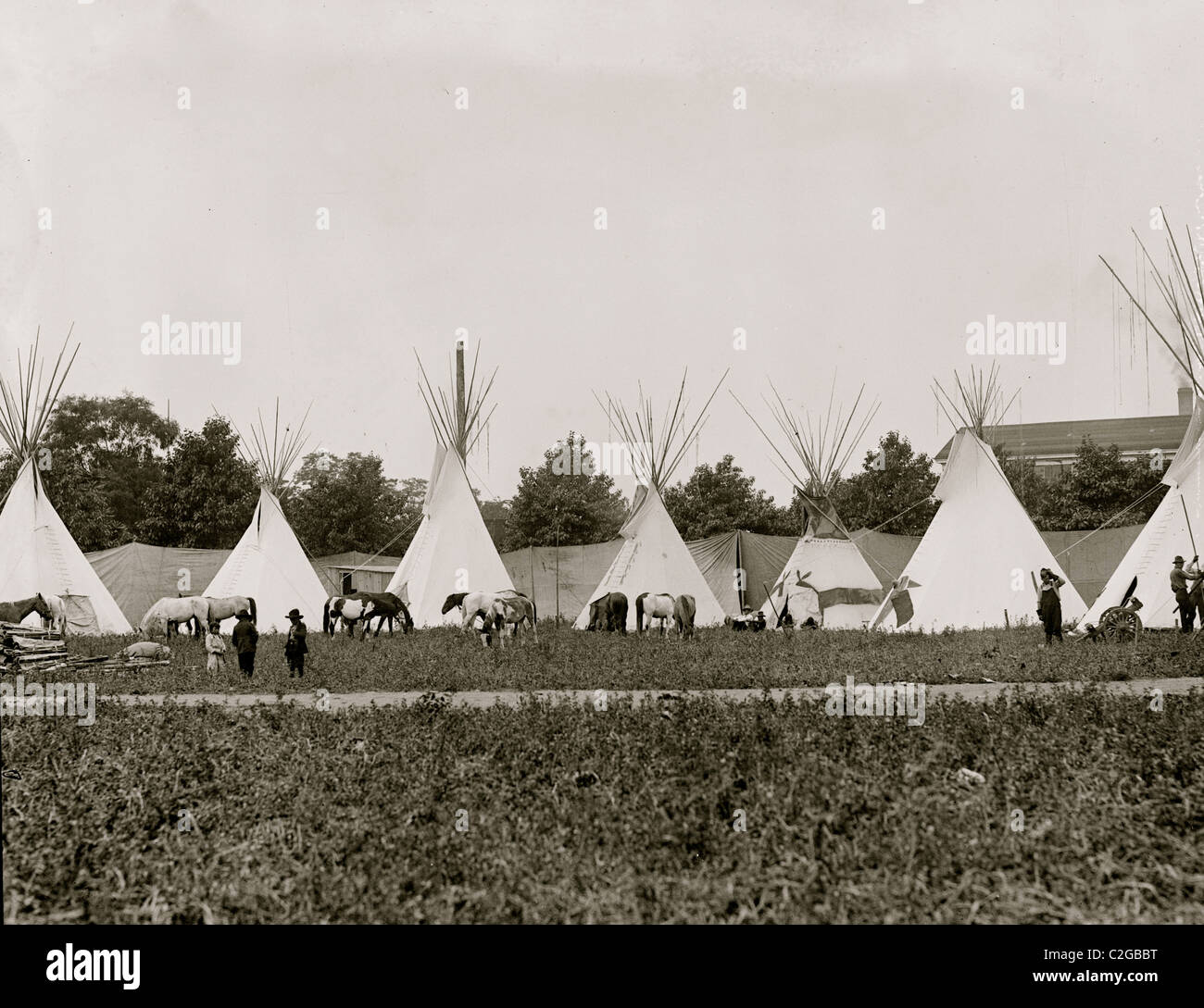 Native americans village hi-res stock photography and images - Alamy