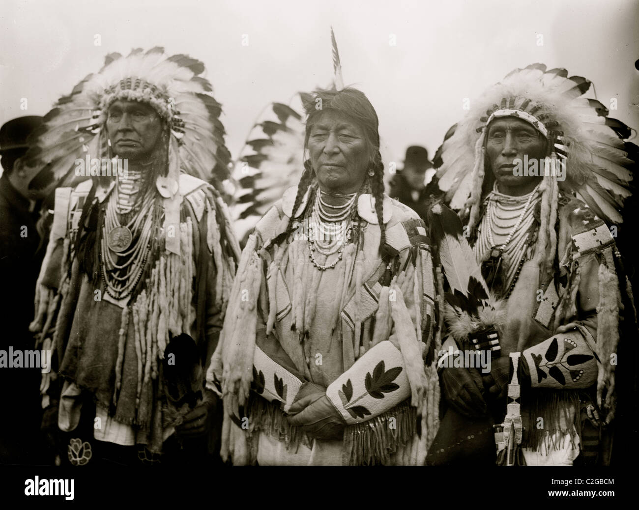 Crow indians hi-res stock photography and images - Alamy