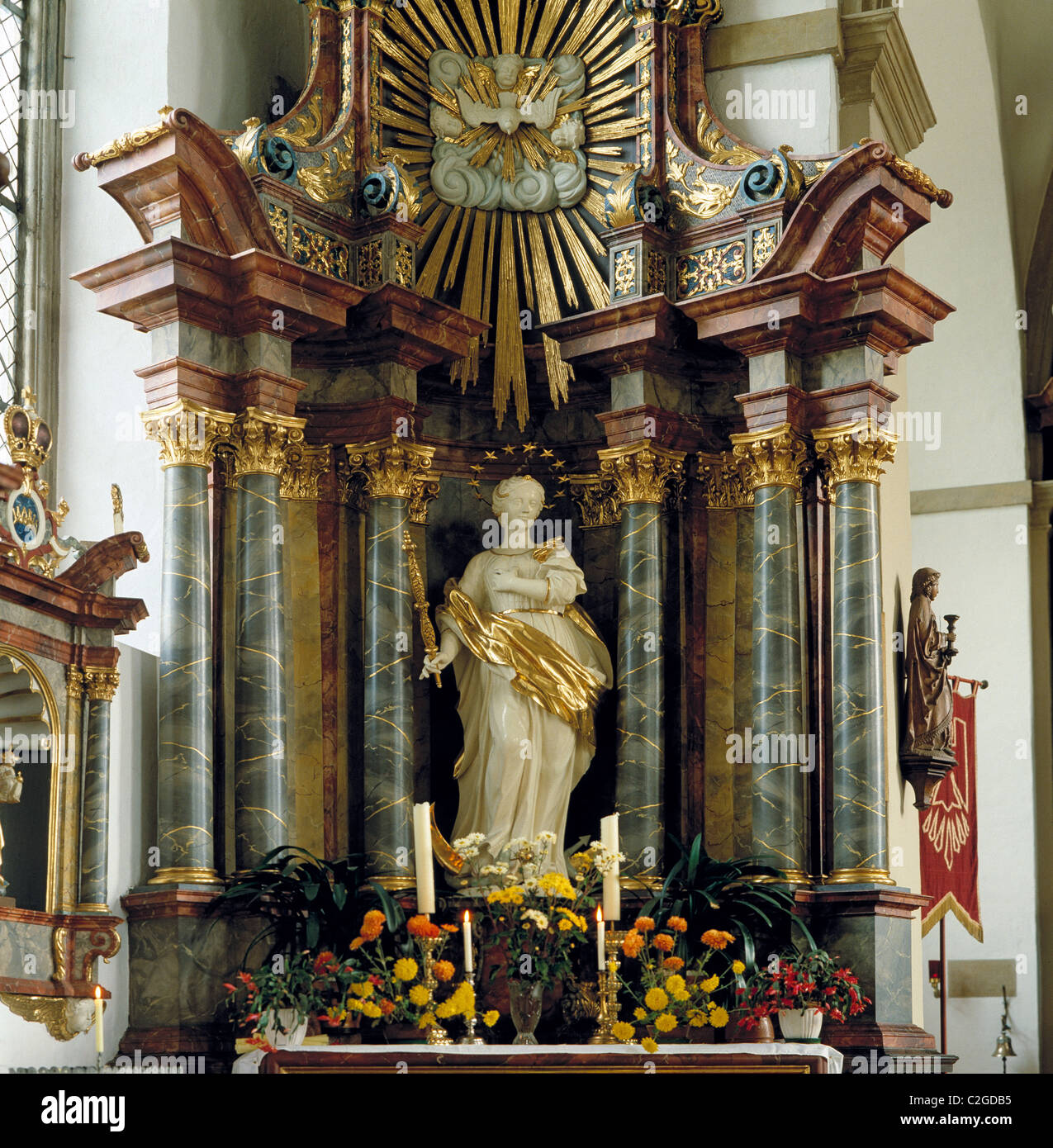 Innenansicht der Barockkirche Sankt Franziskus in Zwillbrock ...