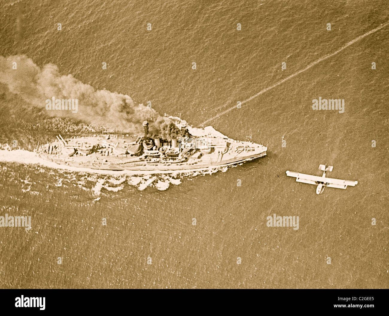 Warship aerial hi-res stock photography and images - Alamy