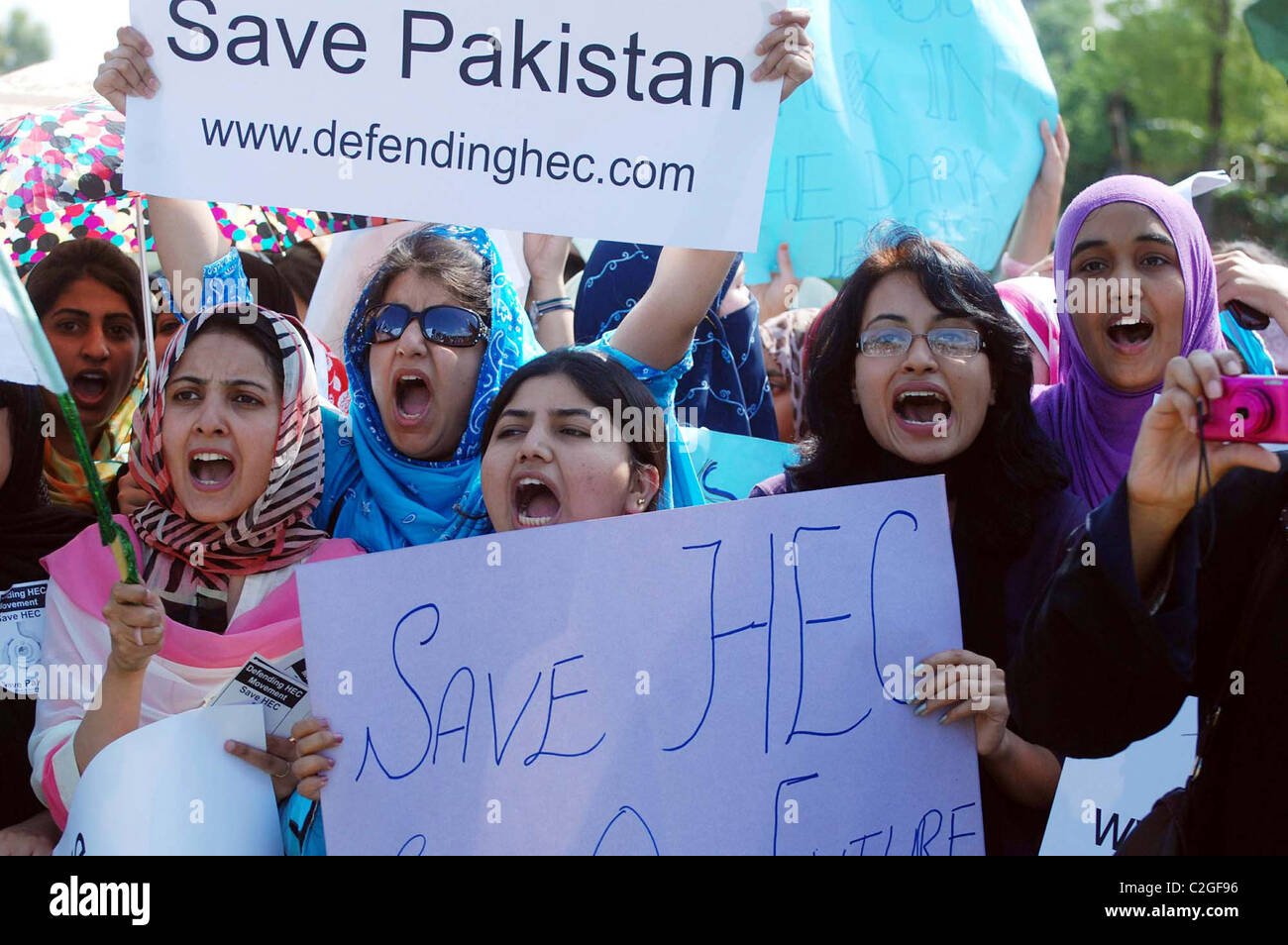 Students shout slogans against devolution of Higher Education ...