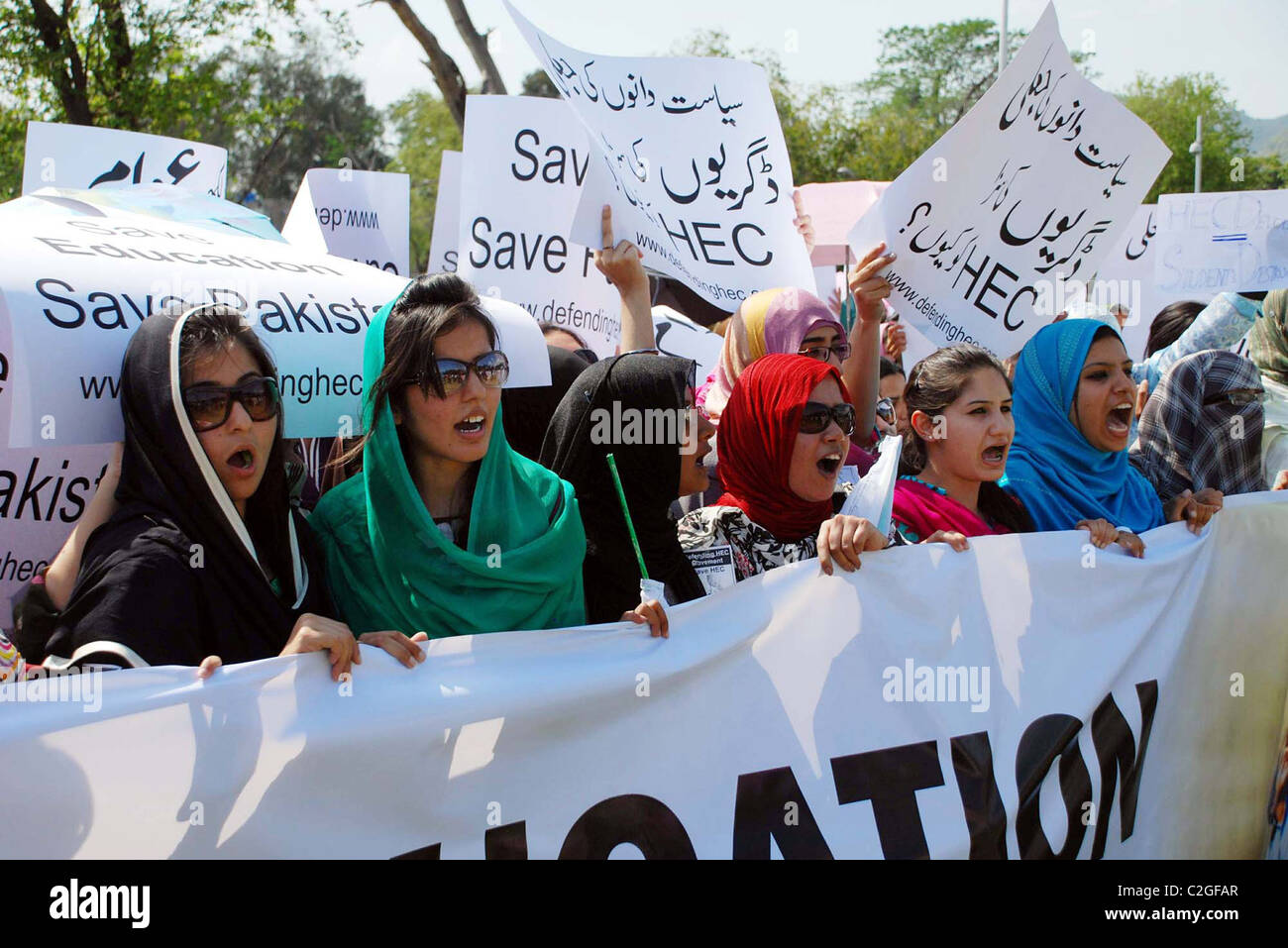 Students shout slogans against devolution of Higher Education ...