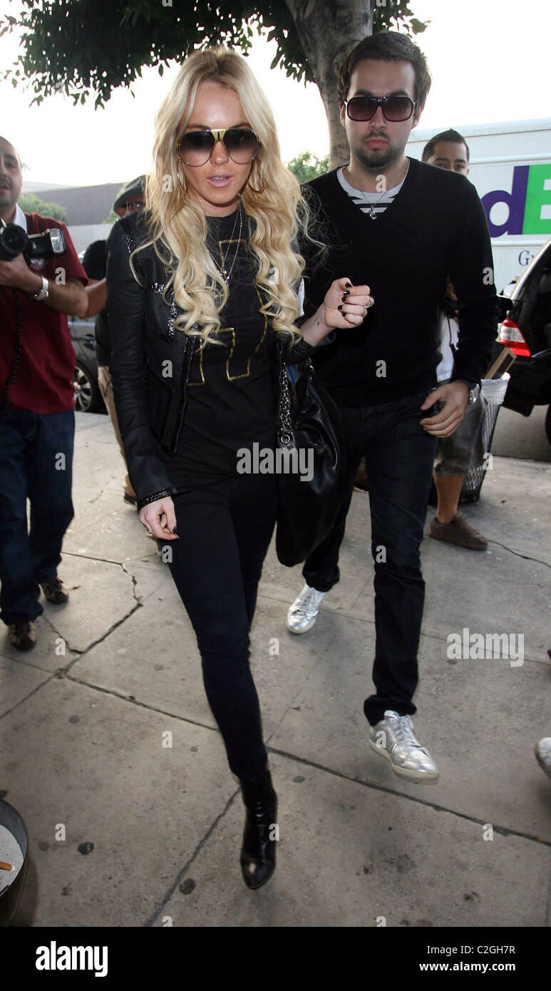 Lindsay Lohan shops at American Rag in West Hollywood with friends Los ...