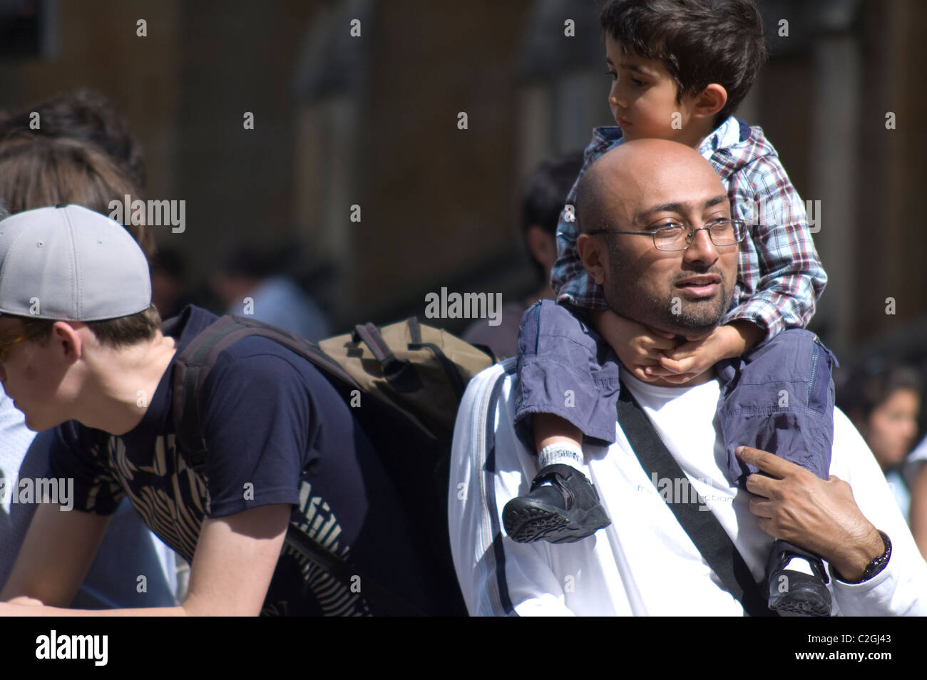 Child on fathers shoulders Stock Photo - Alamy