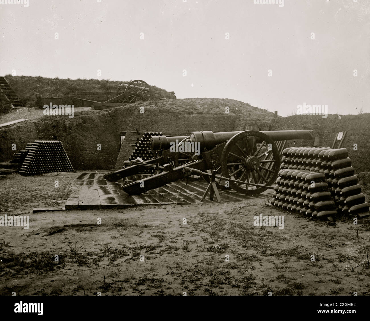 100 guns hi-res stock photography and images - Alamy