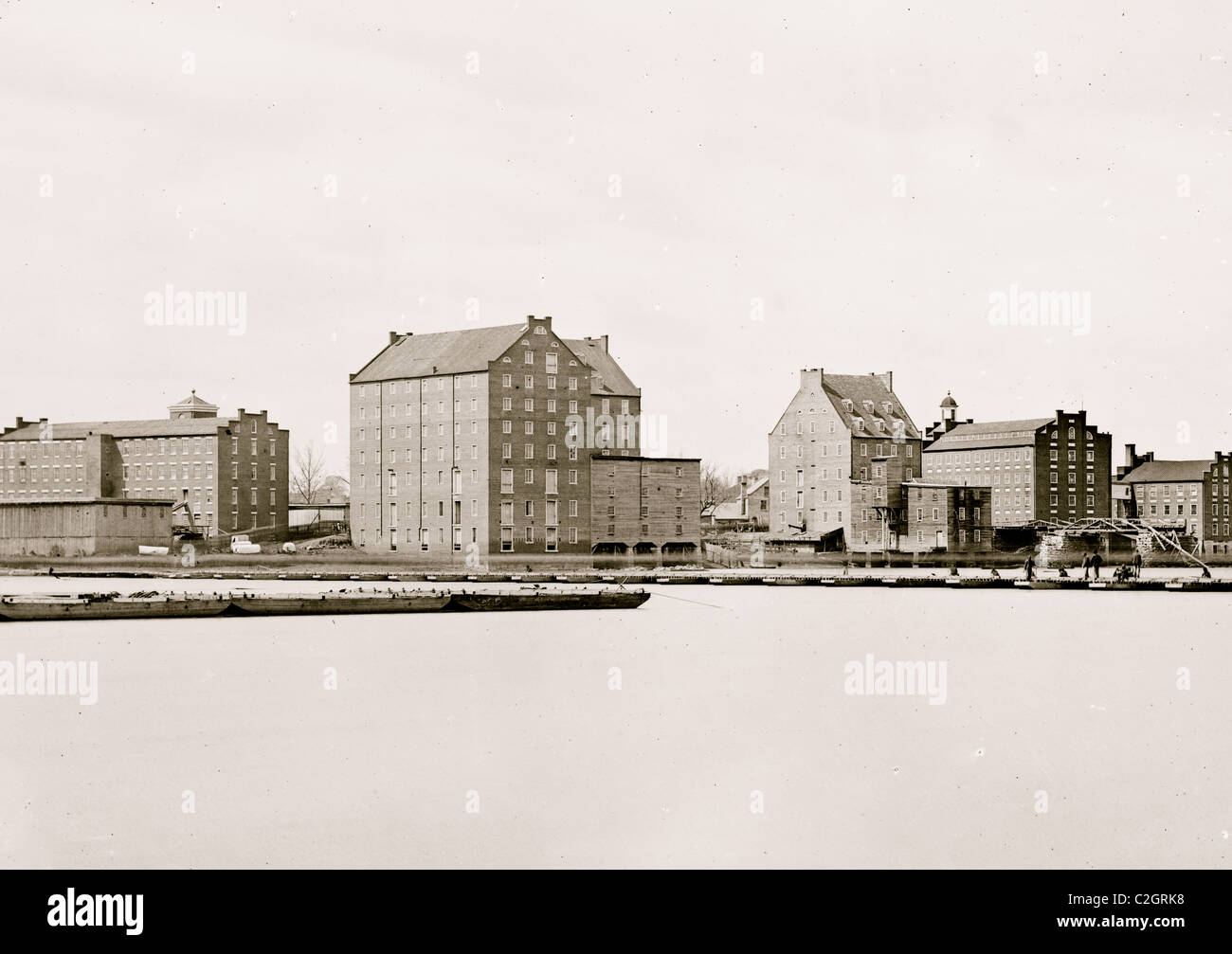Richmond, Virginia. Woolen factories and pontoon bridge Stock Photo - Alamy