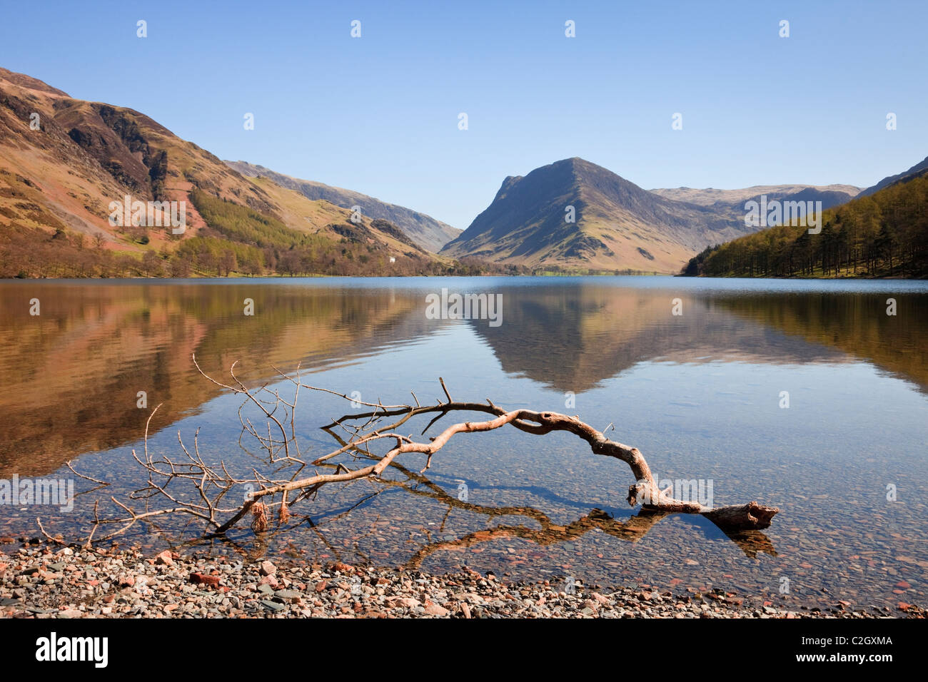Scenic view to Fleetwith Pike mountain reflected in Buttermere Lake in ...