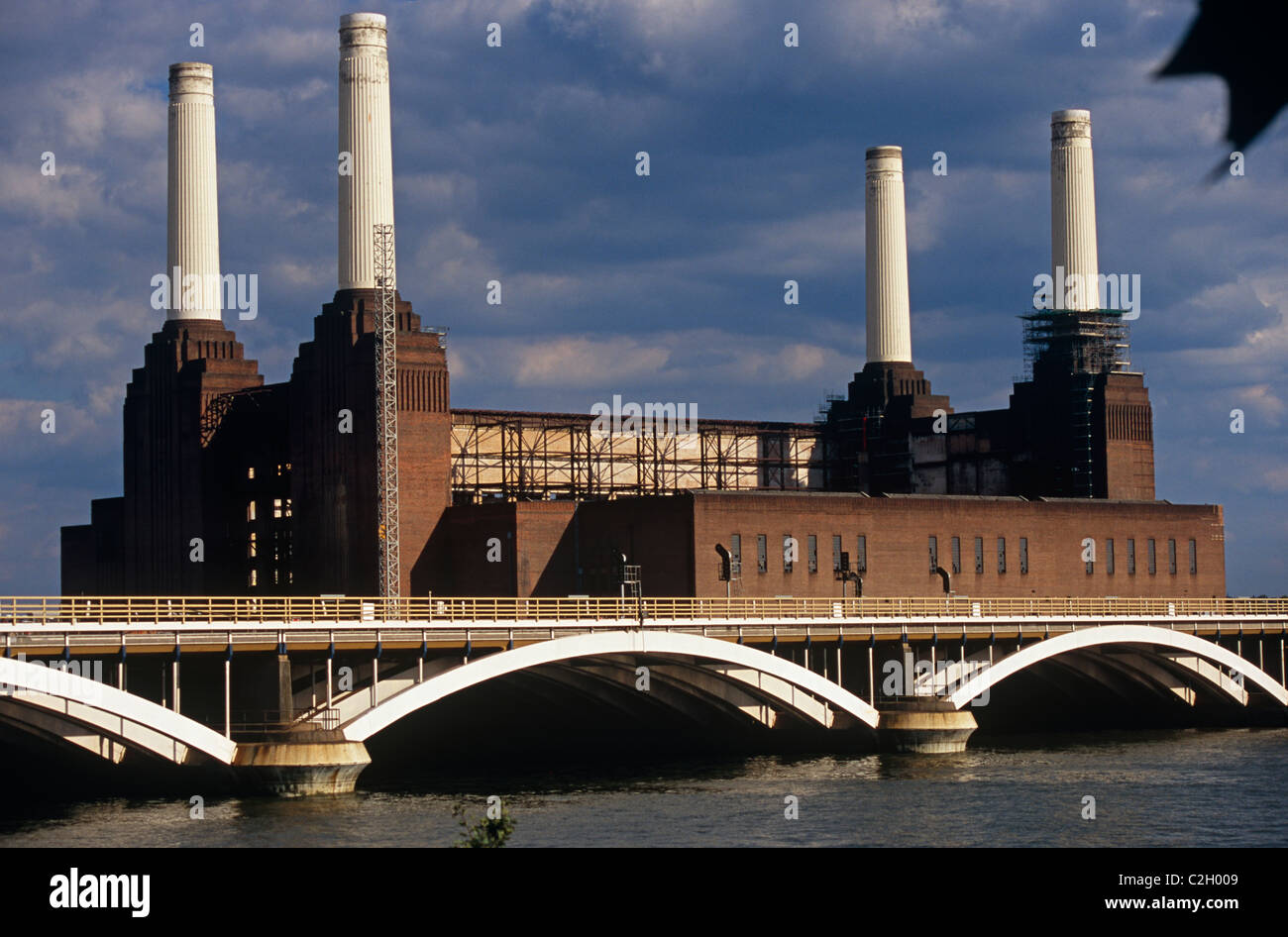 London smoke stacks hi-res stock photography and images - Alamy