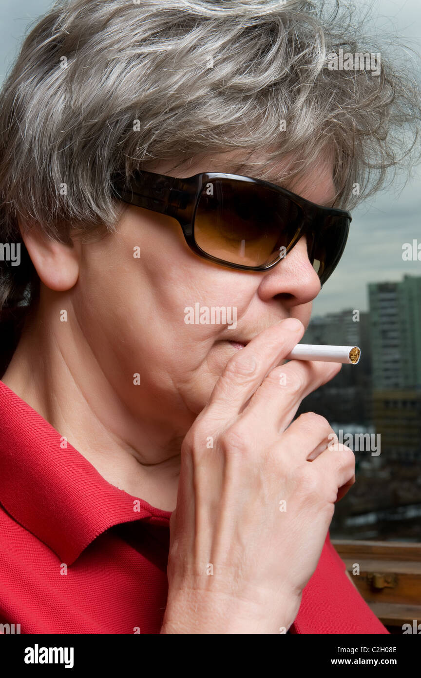 Woman cigarette against backdrop hi-res stock photography and images ...