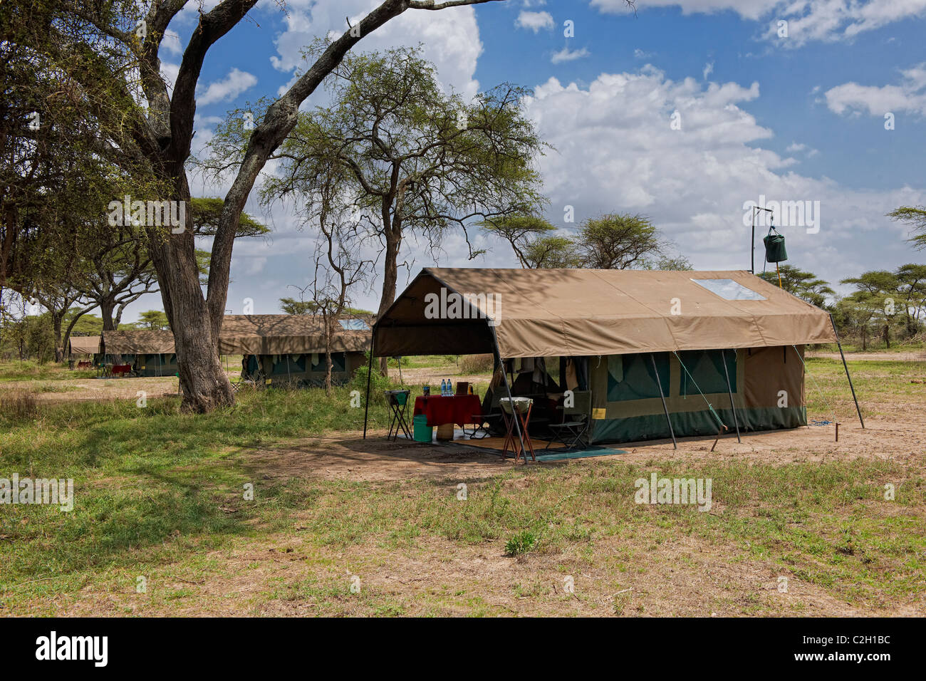 Camp mobile hi-res stock photography and images - Alamy