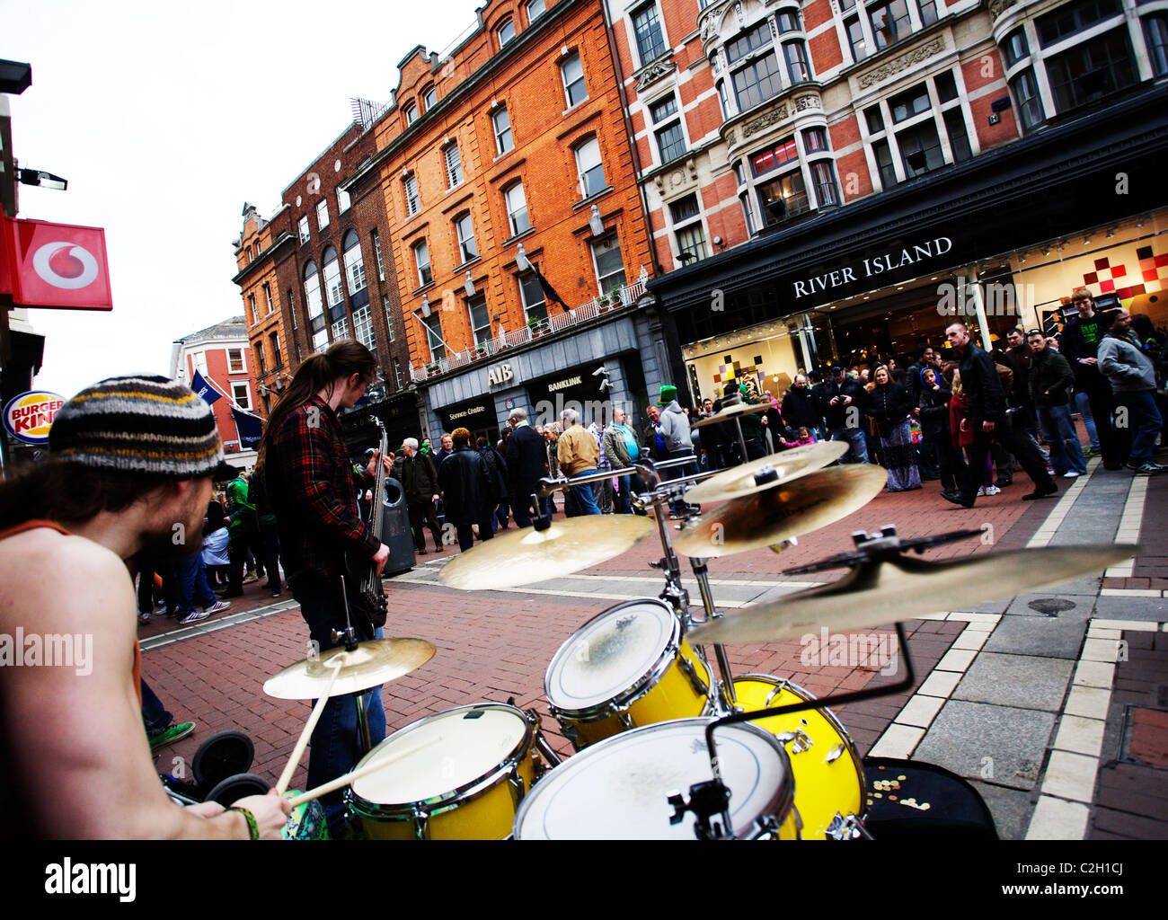 Musicians playing music on St Patricks Day around Grafton Street Dublin ...