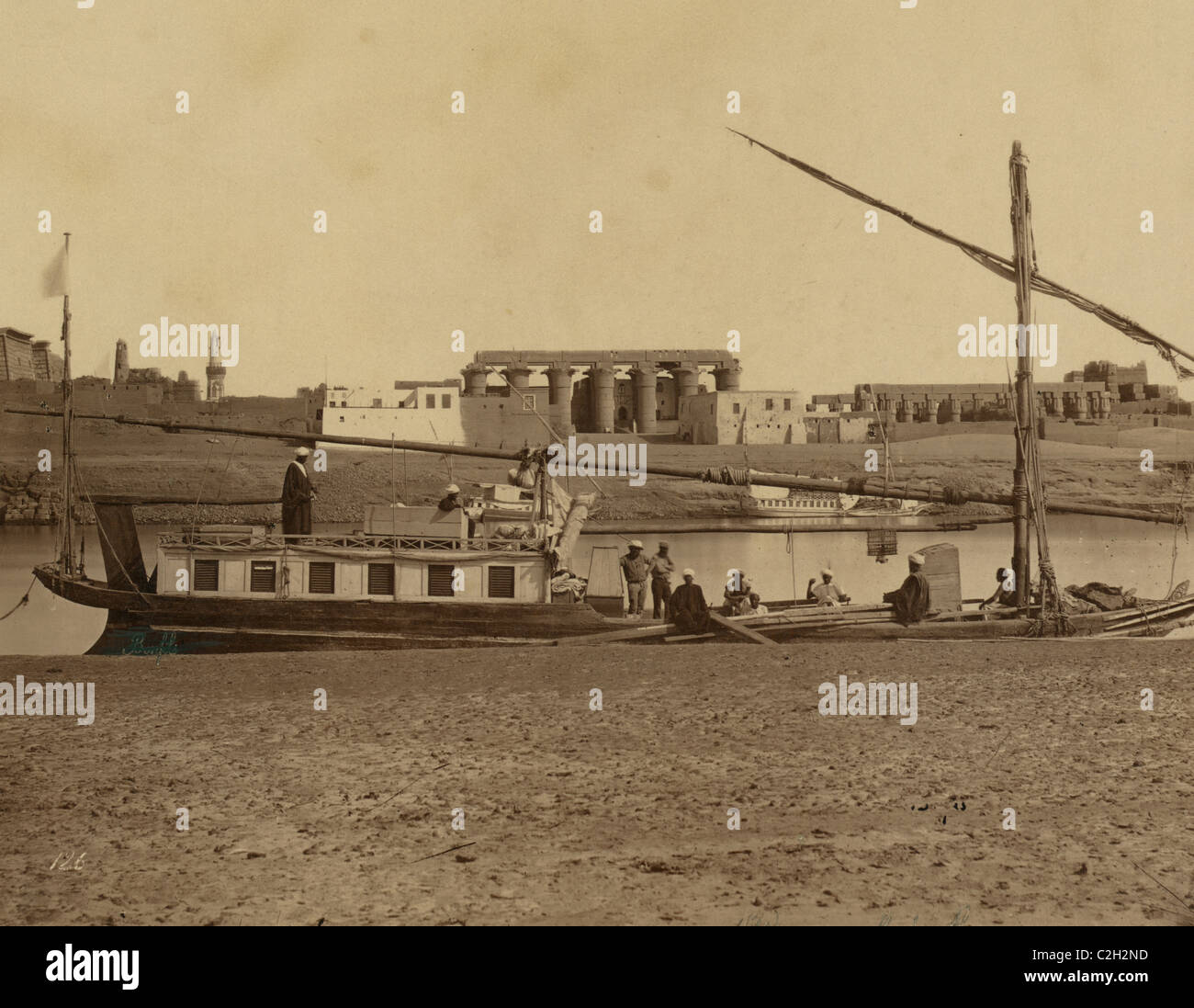 Ancient egyptian boat hi-res stock photography and images - Alamy