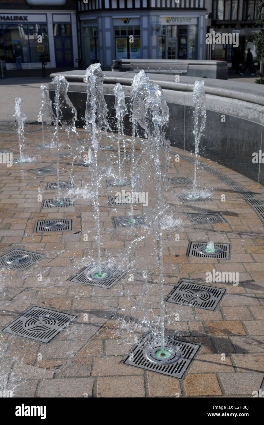 Water fountain feature in Queen's Square Wolverhampton Stock Photo - Alamy