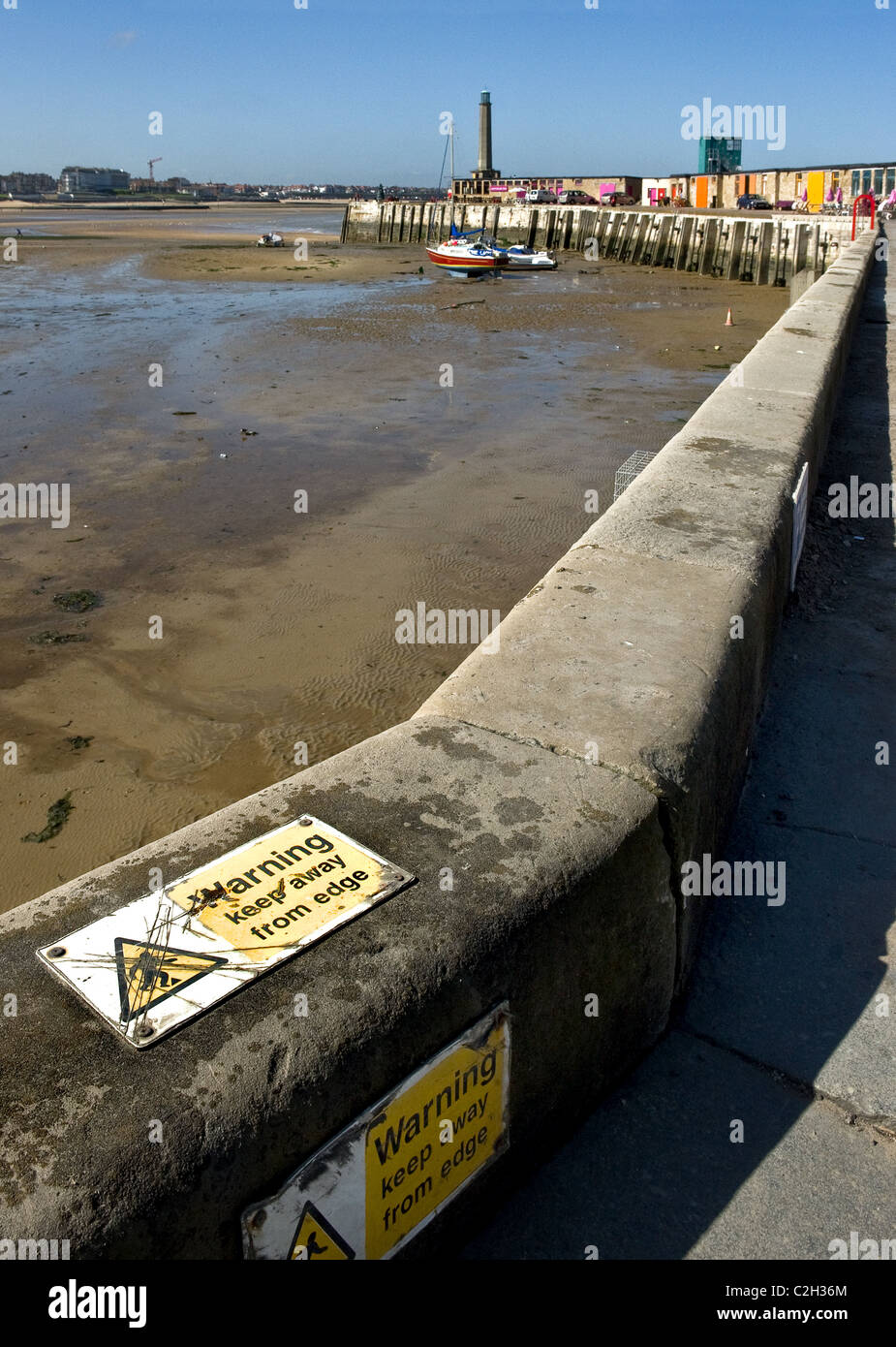 Shore and boats hi-res stock photography and images - Alamy