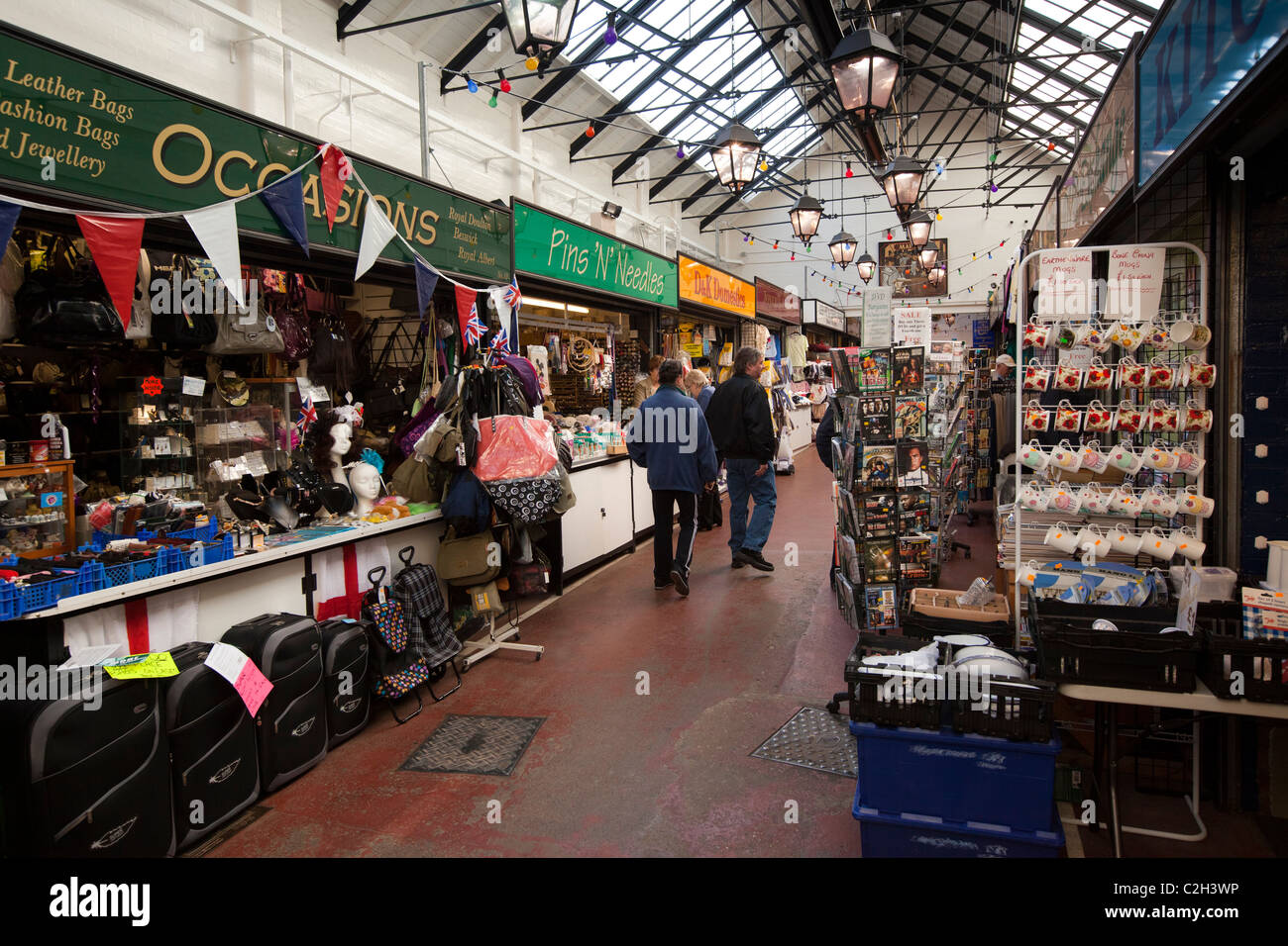 Indoor market stalls england hi-res stock photography and images - Alamy