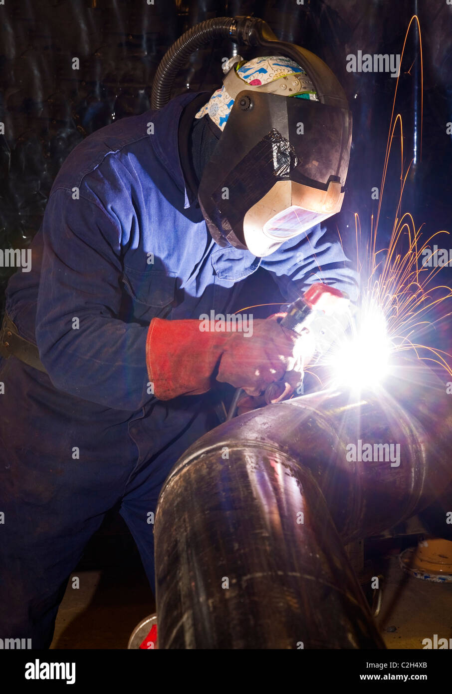Welder at work Stock Photo - Alamy