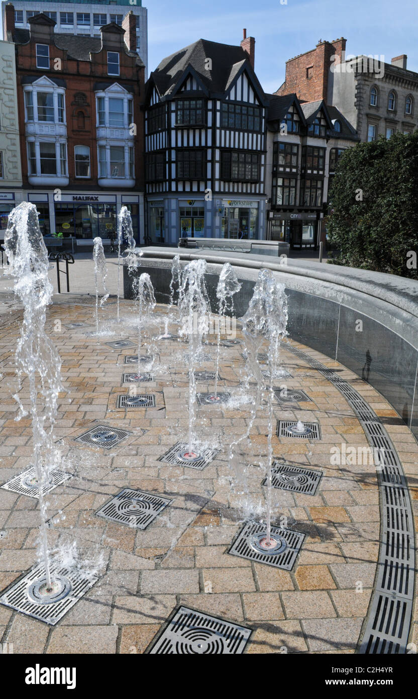 Water fountain feature in Queen's Square Wolverhampton Stock Photo - Alamy