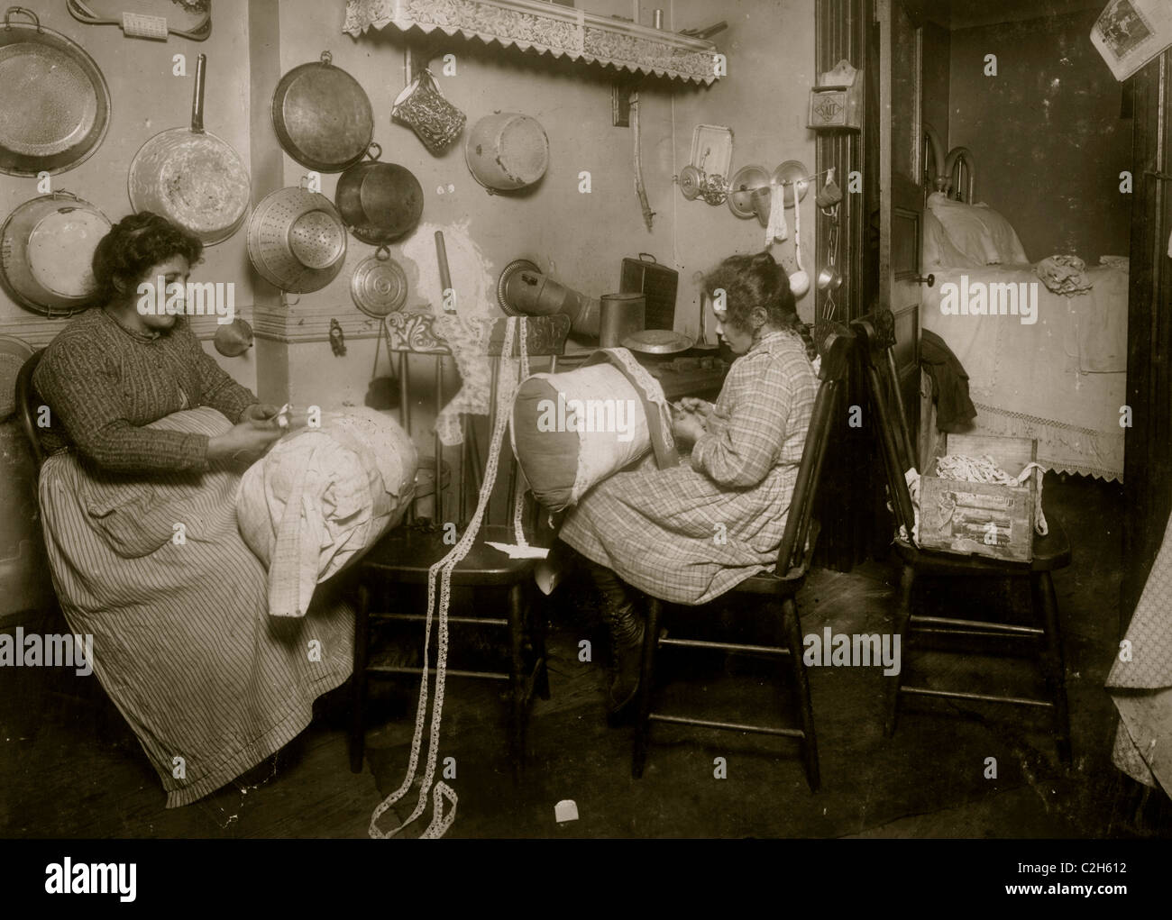 Italian tenement hi-res stock photography and images - Alamy