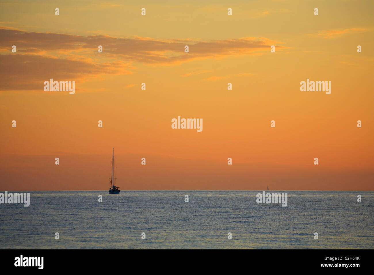 Sailboat sunset in ocean hi-res stock photography and images - Alamy
