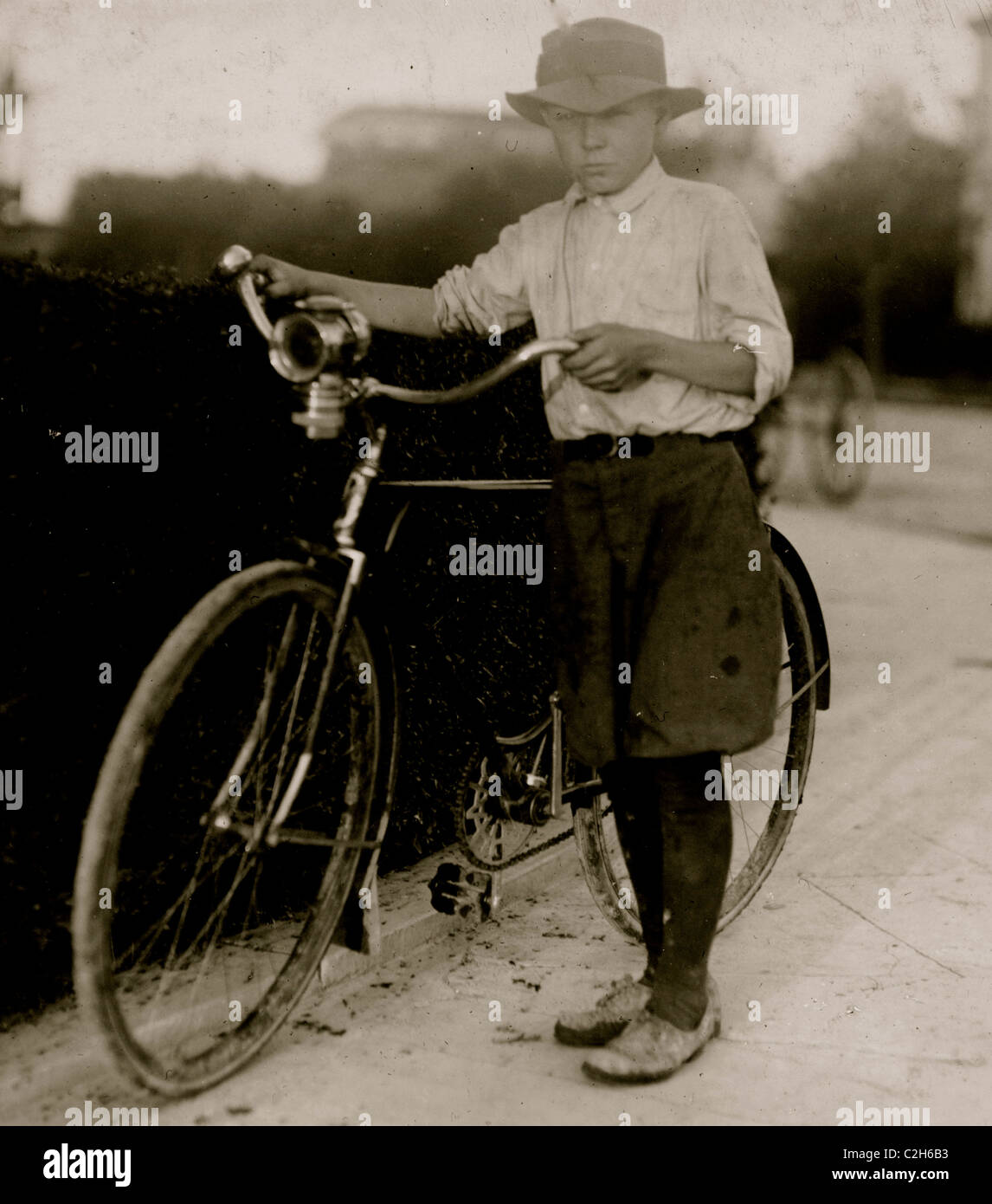 Telegram delivery boy hi-res stock photography and images - Alamy