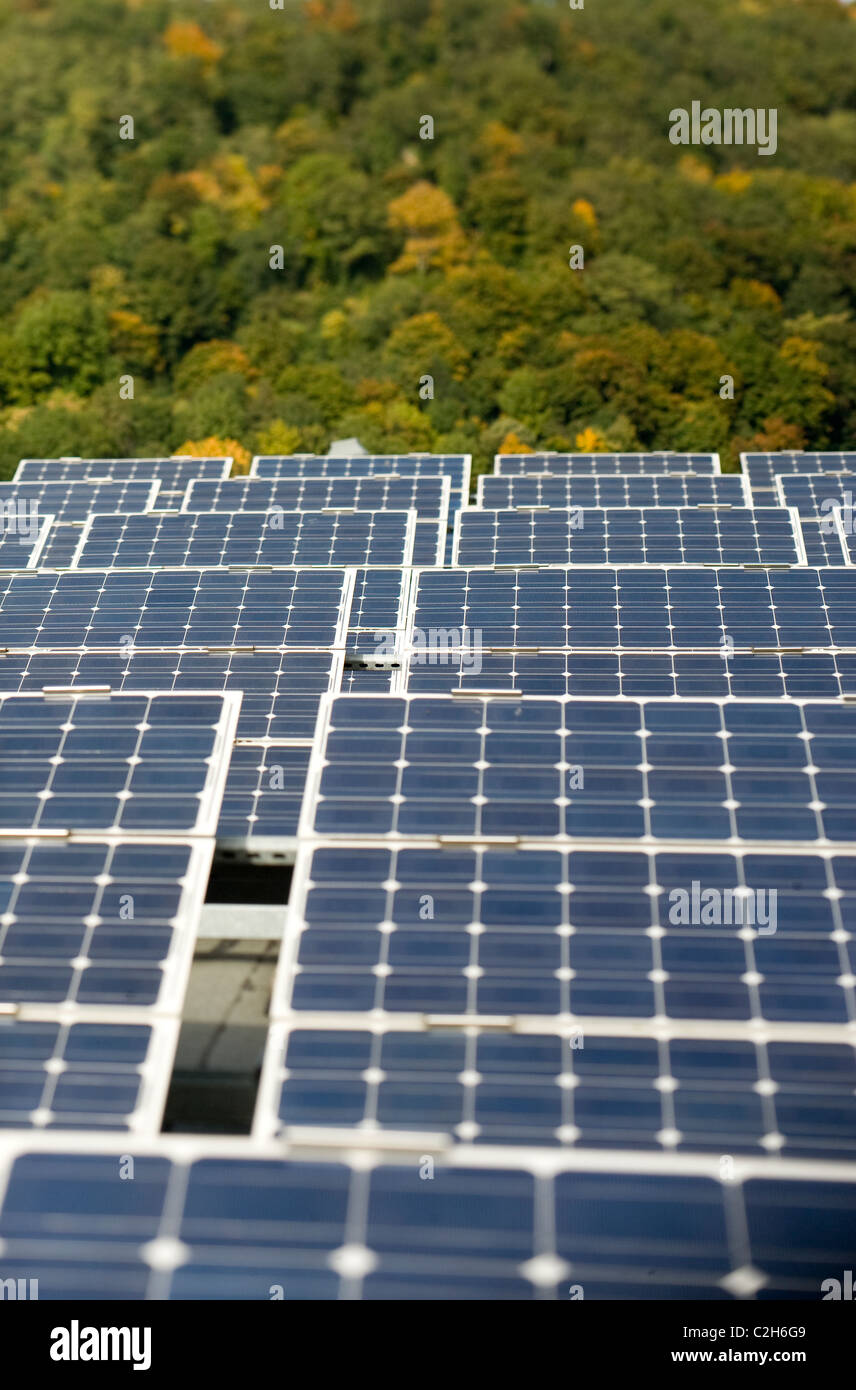 Black solar panels hi-res stock photography and images - Alamy