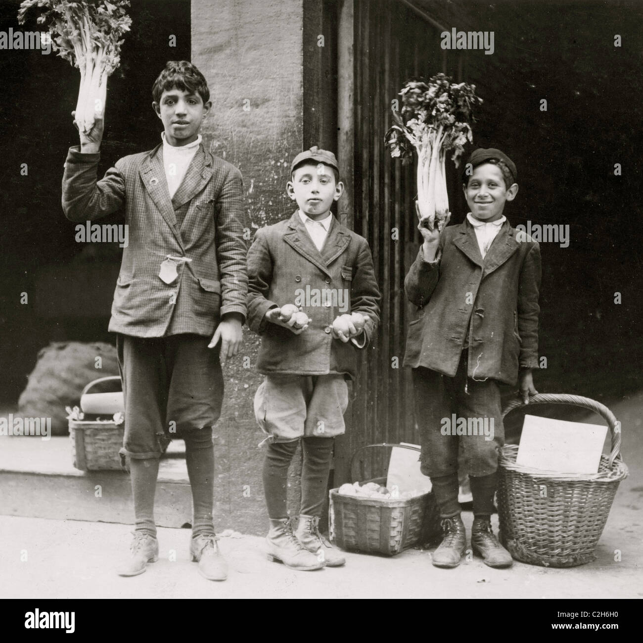 Peddlers hi-res stock photography and images - Alamy