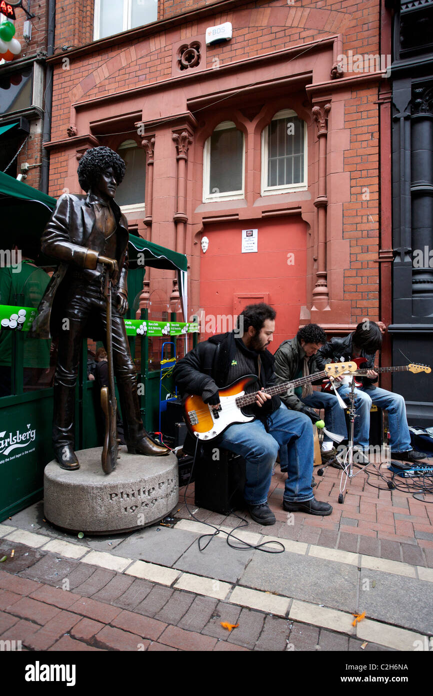 Musicians playing music on St Patricks Day around Grafton Street Dublin ...